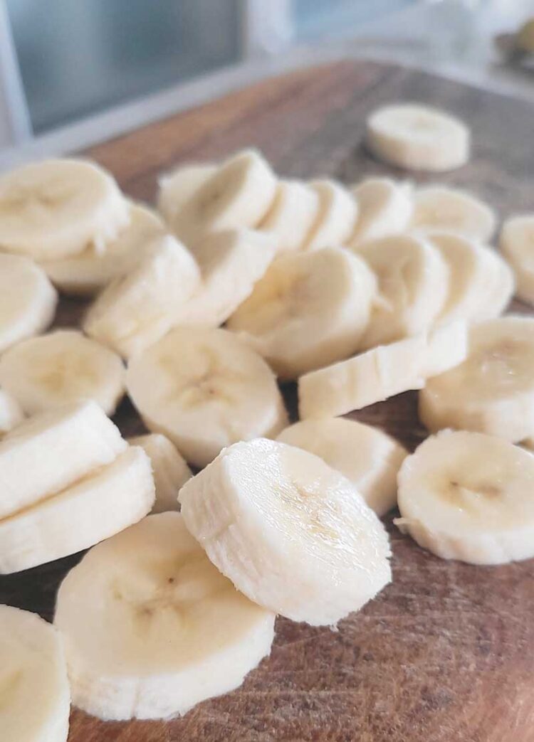 How To Make Banana Chips [oven vs. dehydrator methods] - Make Overnight ...